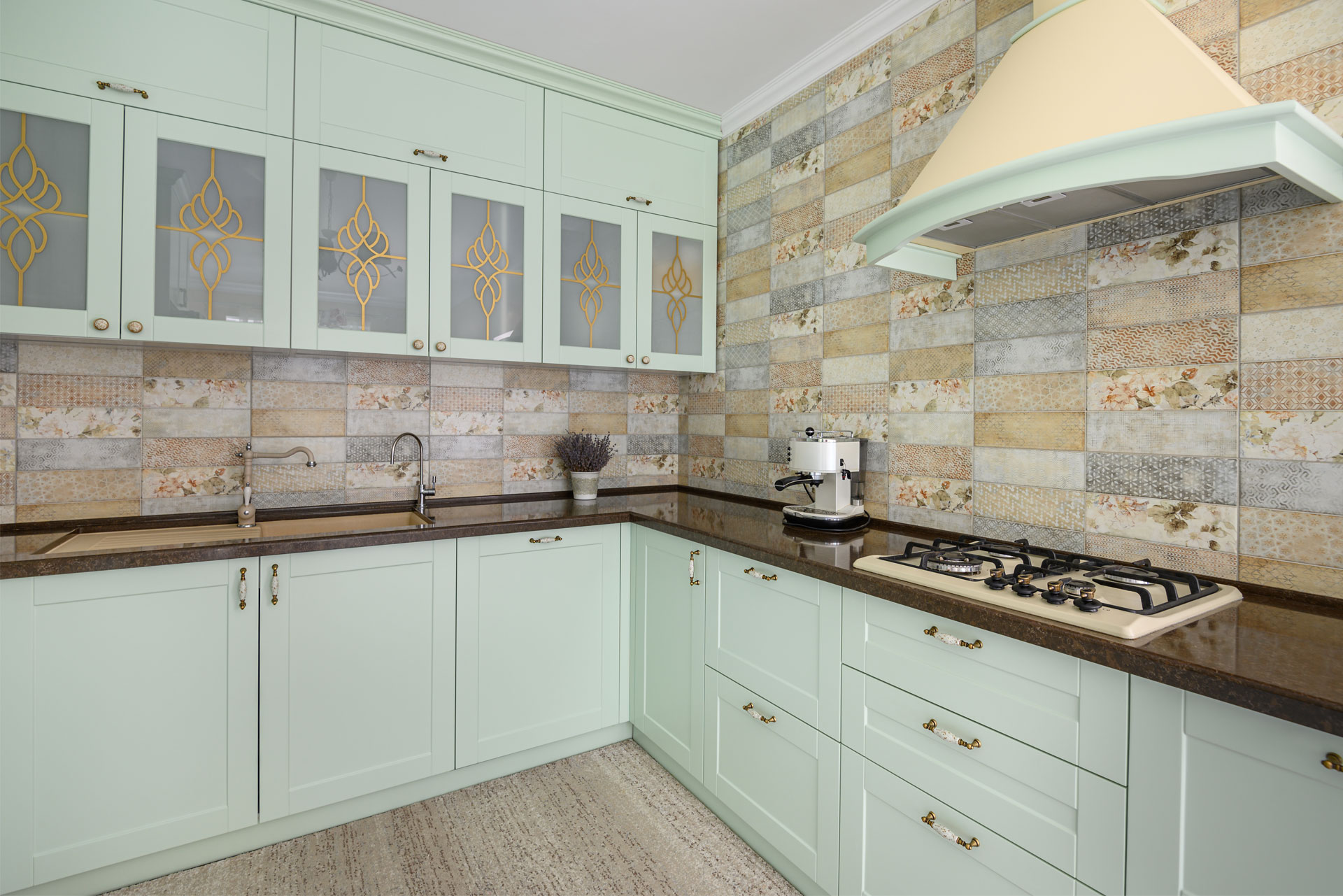 Carpenter Custom Made vs Ready-made Kitchen Cabinet